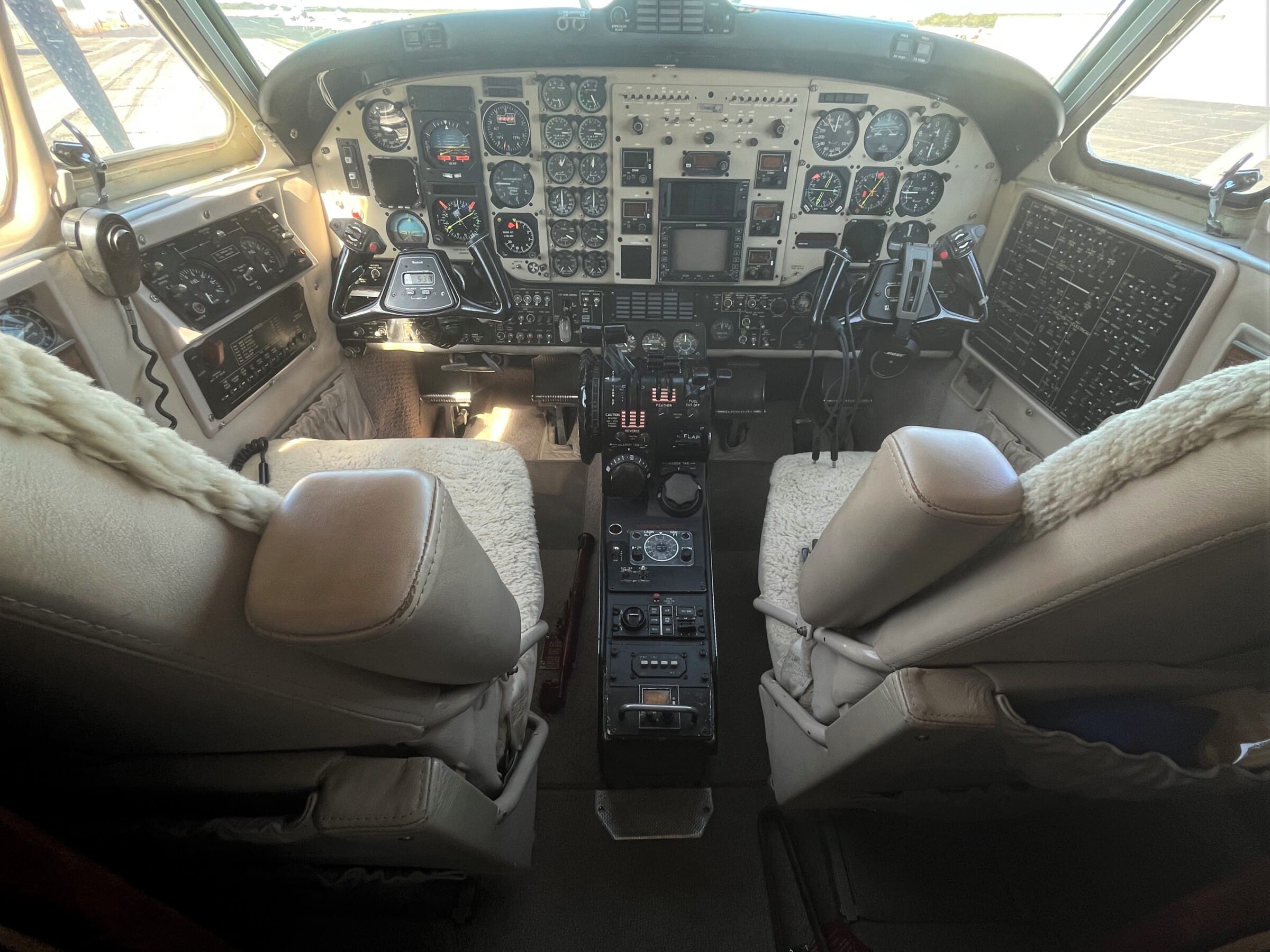 KING AIR F90 - Blackhawk Aerospace